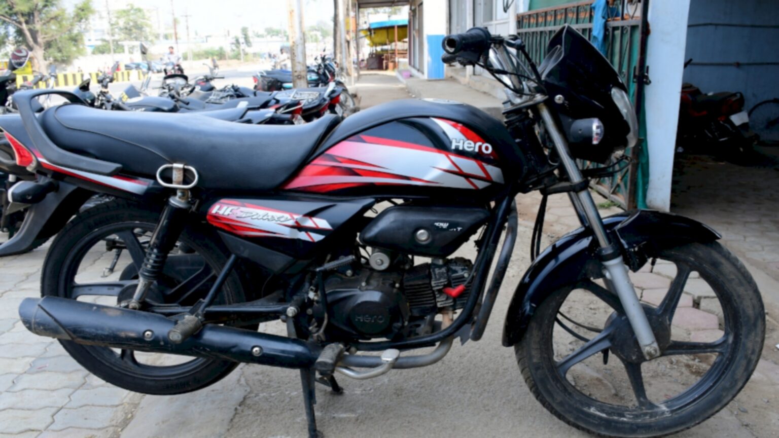Second-hand bike offer: Buy a scratch-free Hero HF Deluxe at this ...